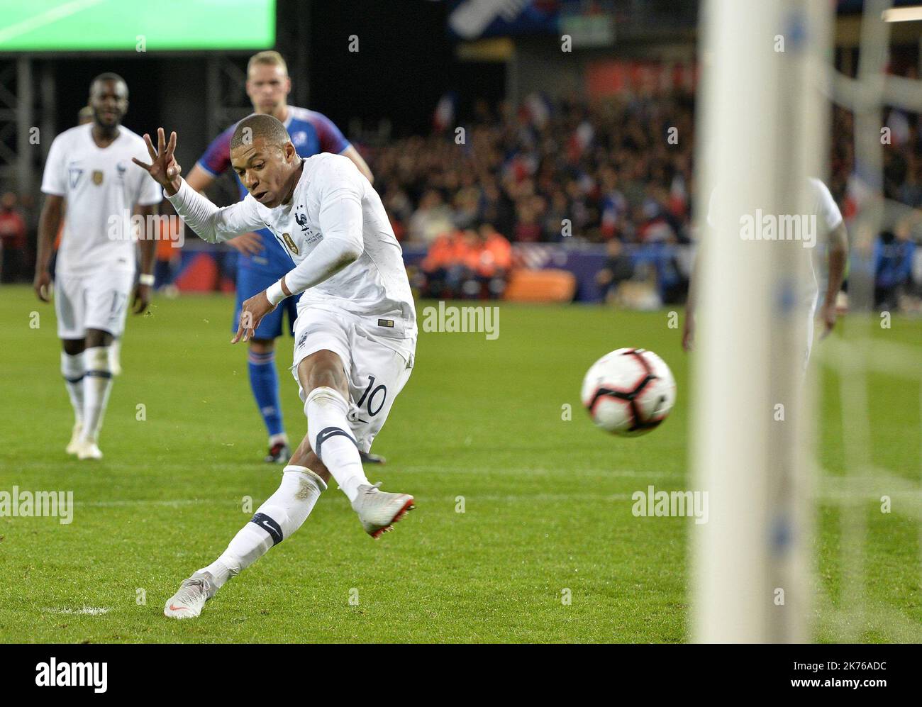 Penalty Kylian MBAPPE Stock Photo - Alamy