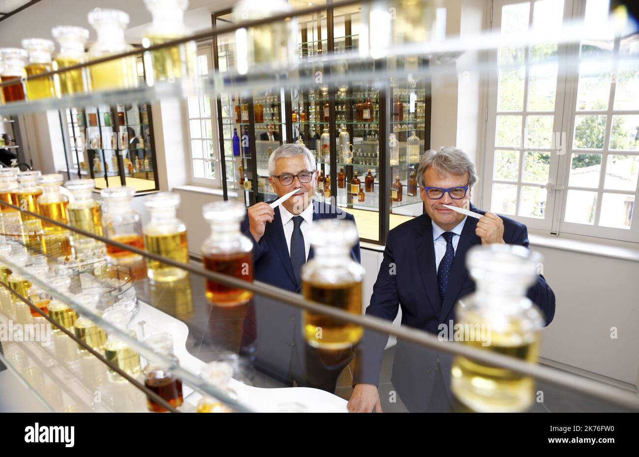 Perfumed gloves hi-res stock photography and images - Alamy