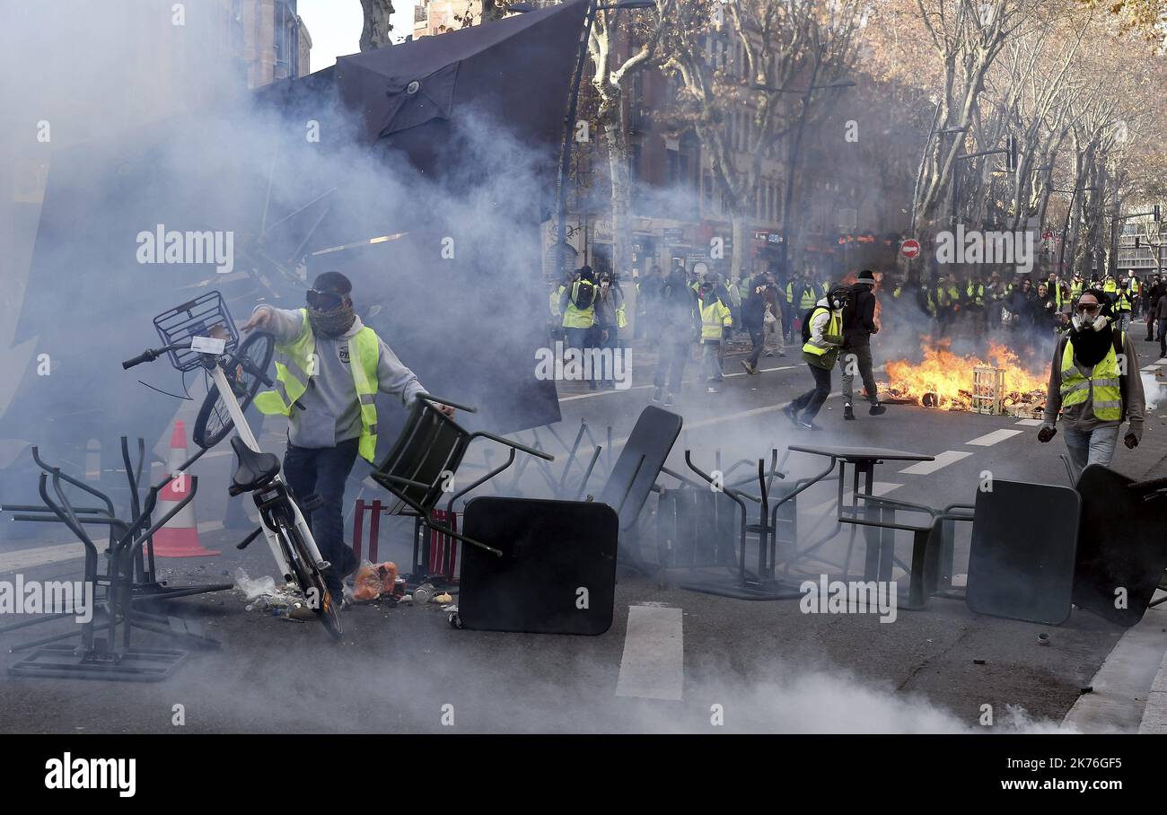 French fuel protests 'yellow vests". 3rd saturday of demonstrations ...