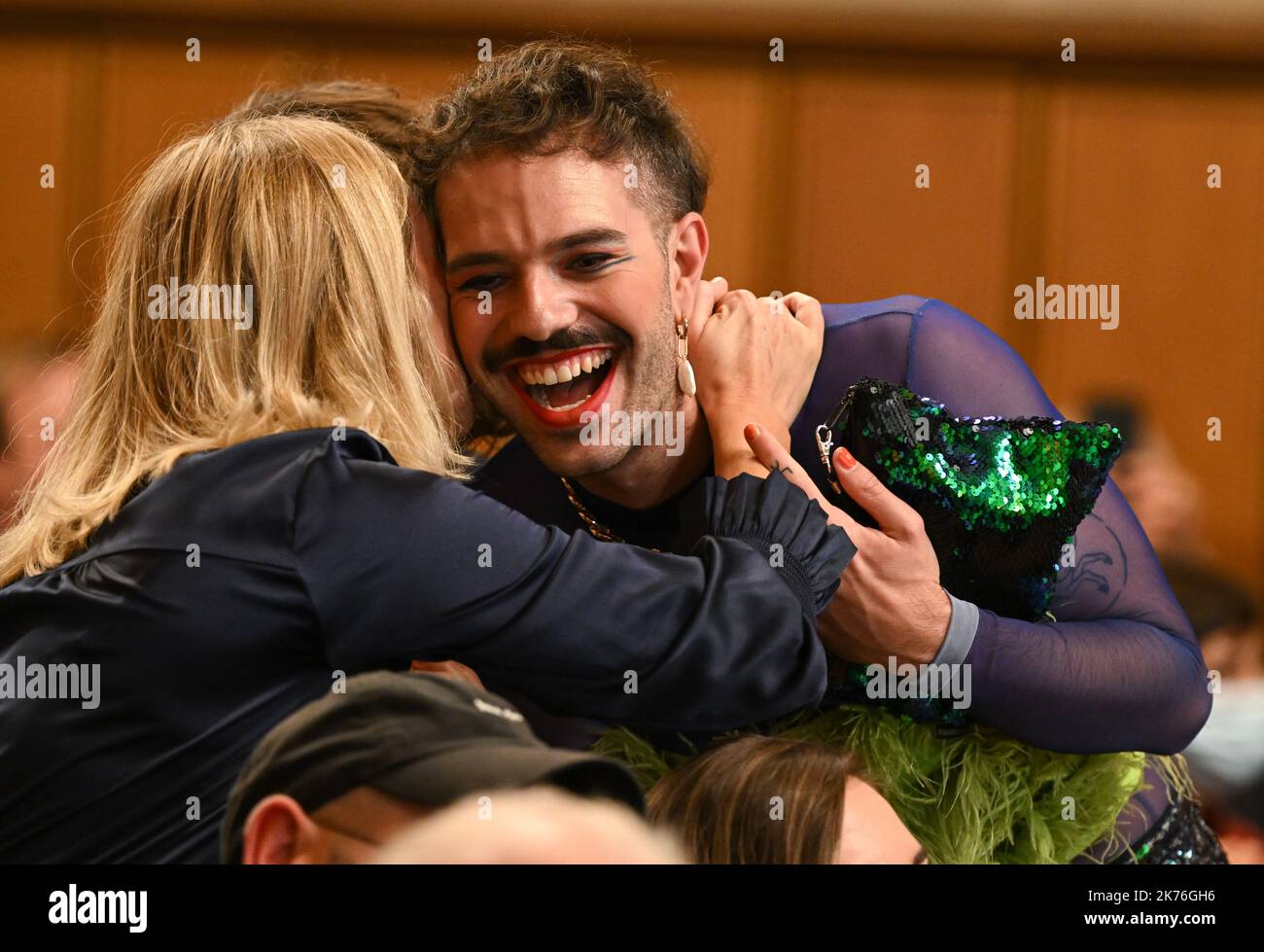 17 October 2022, Hesse, Frankfurt/Main: Kim de l'Horizon (r - "Blood ...