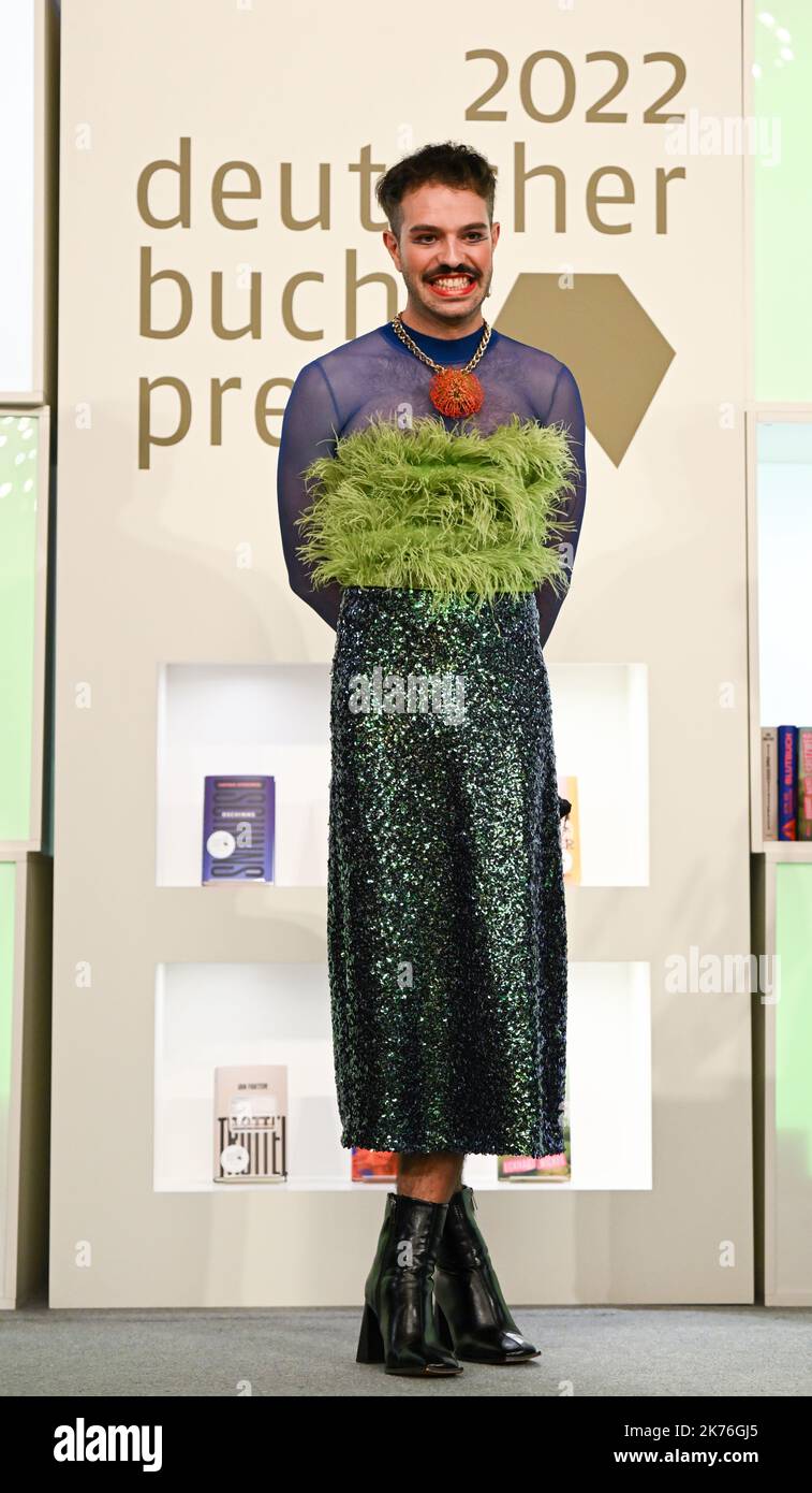 Kim de l'horizon hi-res stock photography and images - Alamy