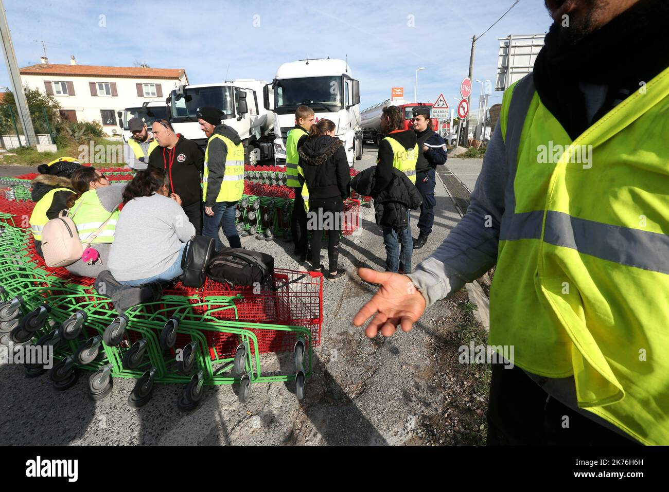 French fuel protests 'yellow vests' continue in France on December 3 ...