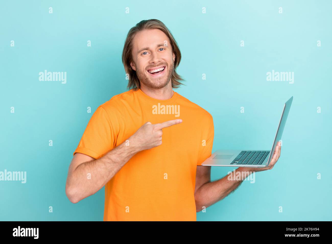 Photo of young bearded funny handsome man wear orange t-shirt directing ...