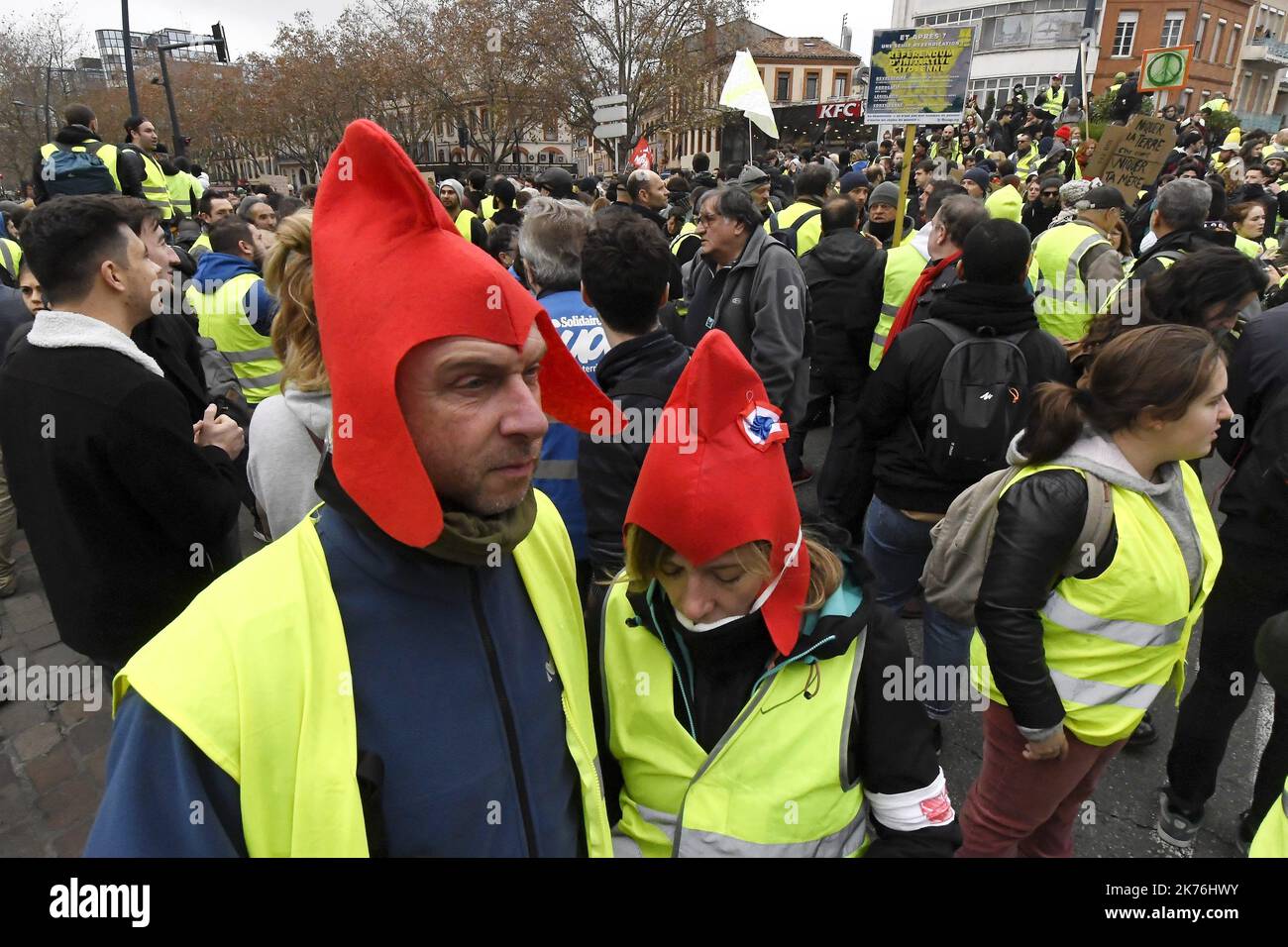 Demonstration of yellow vests for the fourth week throughout France ...