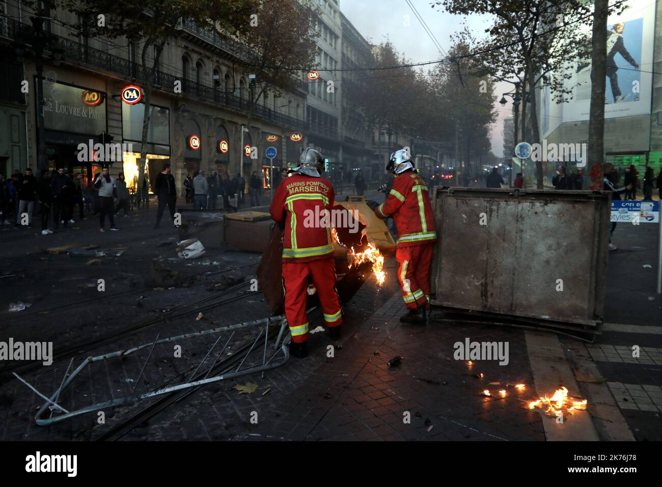 Demonstration of yellow vests for the fourth week throughout France ...