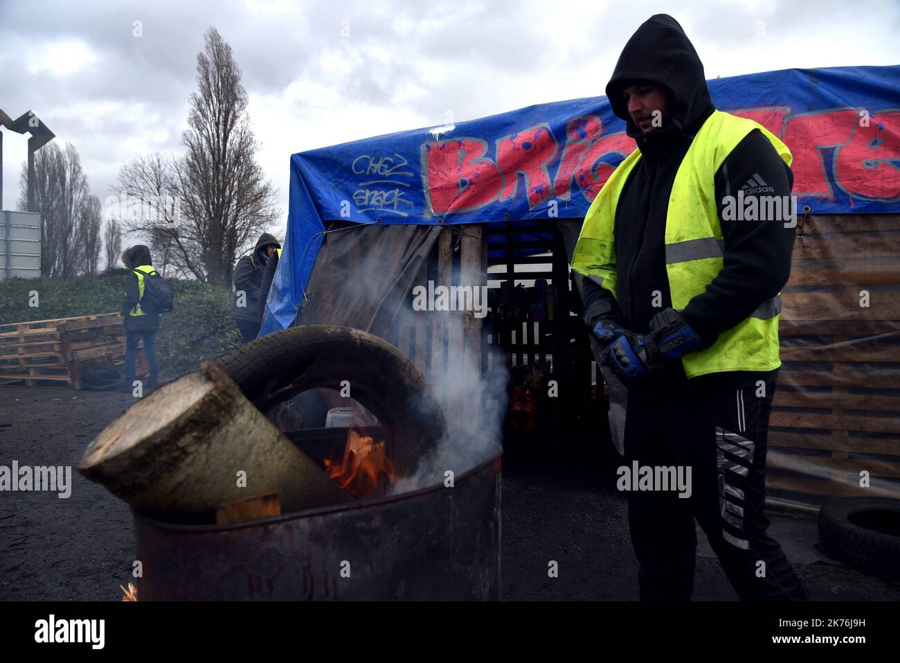 Demonstration of yellow vests for the fourth week throughout France ...