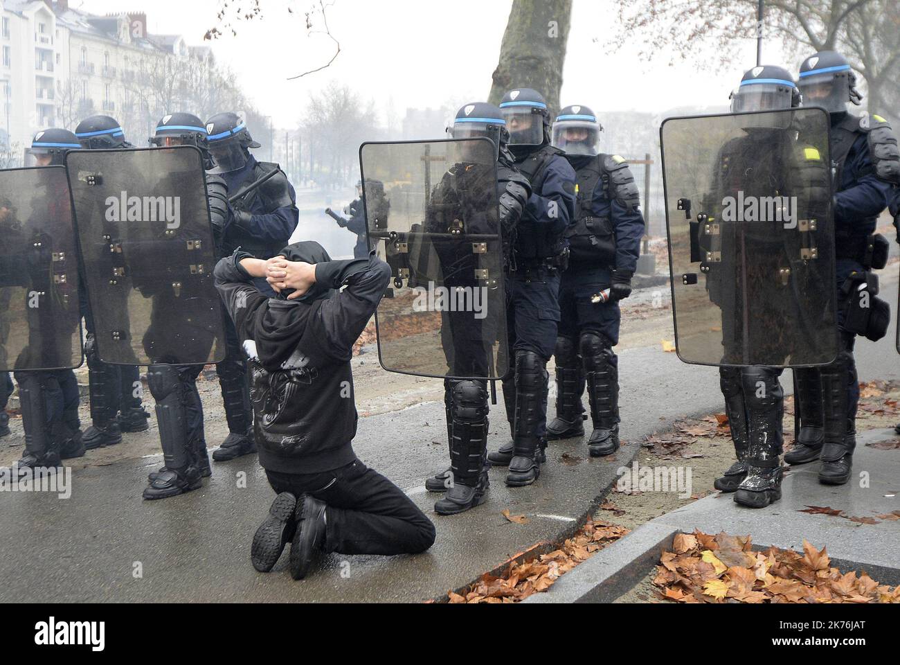 Demonstration of yellow vests for the fourth week throughout France ...