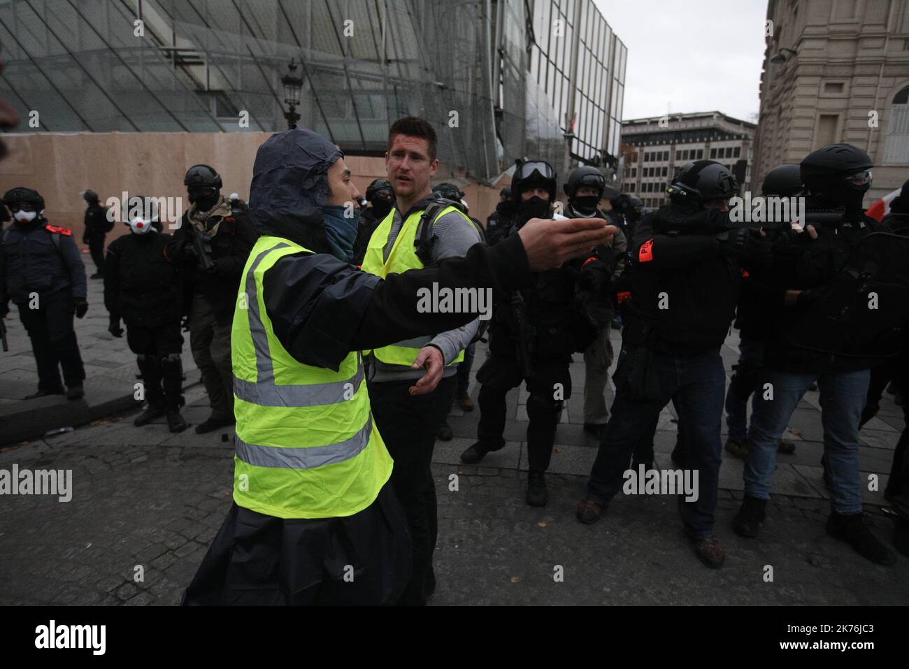 Demonstration of yellow vests for the fourth week throughout France ...