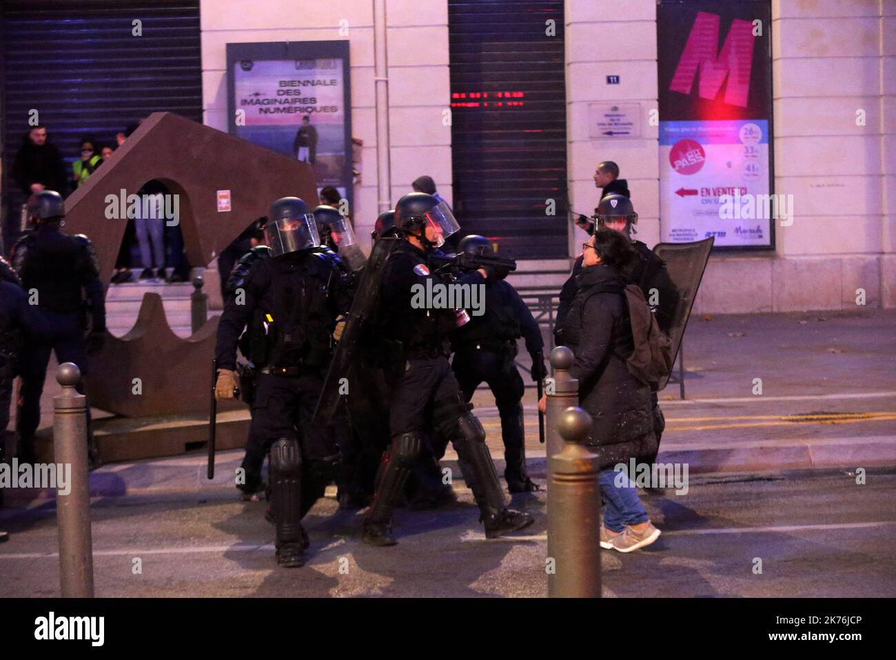 Demonstration of yellow vests for the fourth week throughout France ...