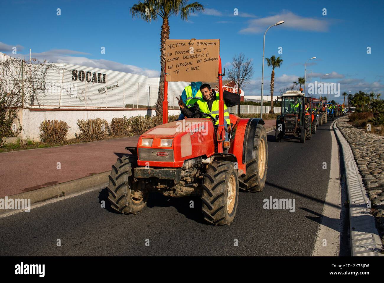 Demonstration of yellow vests for the fourth week throughout France ...