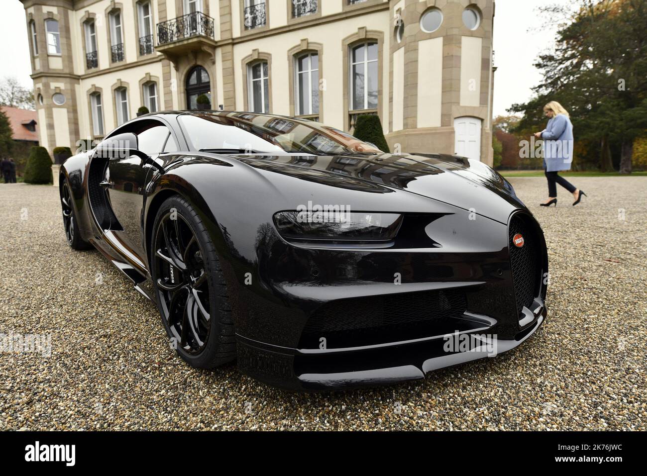 Bugatti Chiron devant le château Saint-Jean à Dorlisheim. PHOTO ...