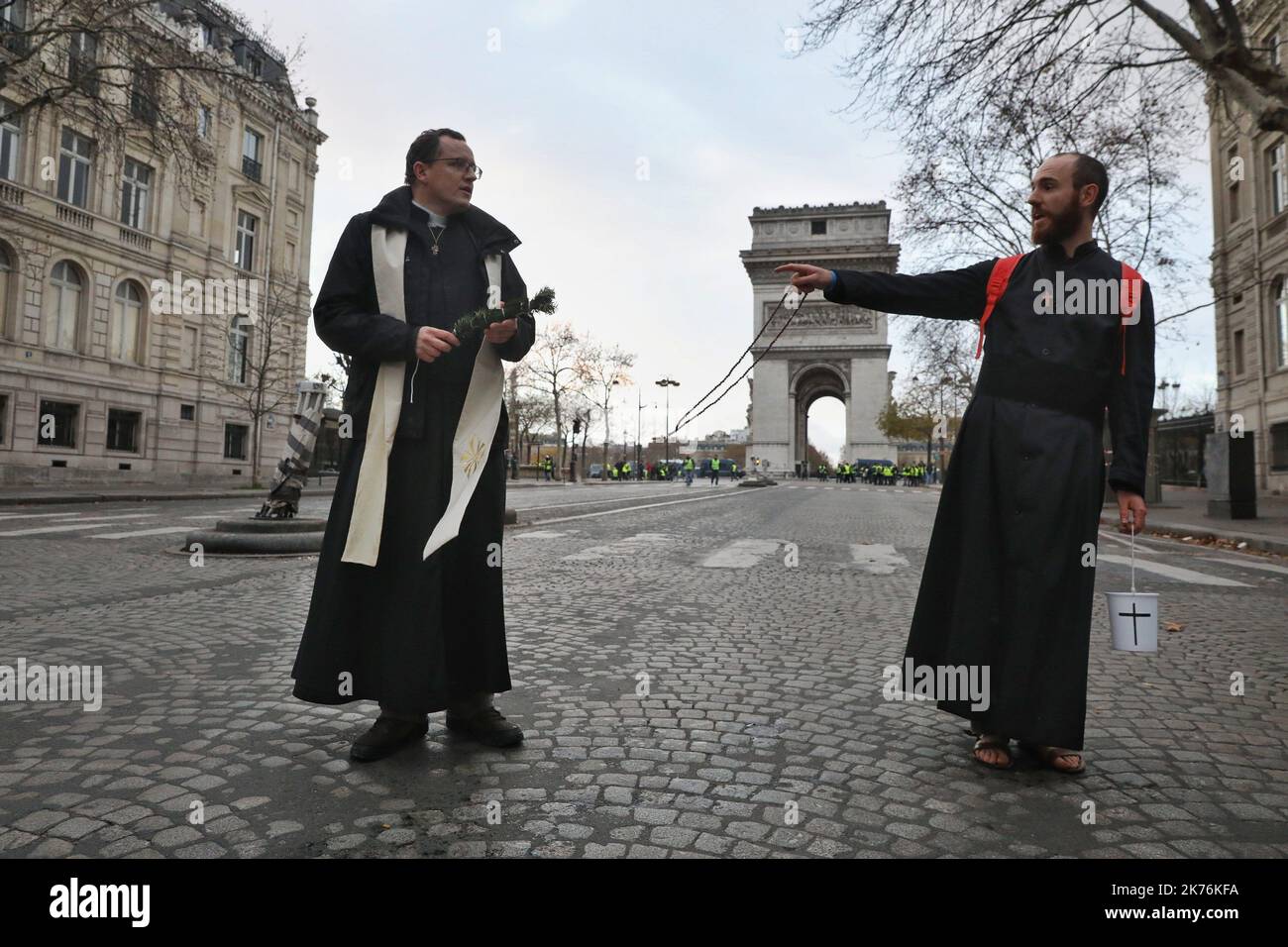 Yellow Vest Protests continue all over France Stock Photo - Alamy