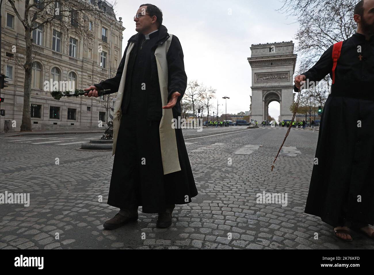 Yellow Vest Protests continue all over France Stock Photo - Alamy