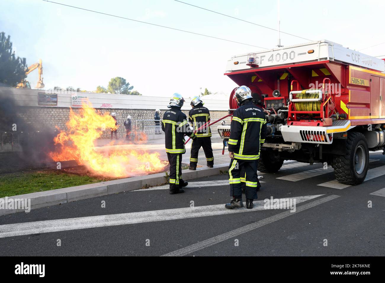 Feux de poubelles hi-res stock photography and images - Alamy