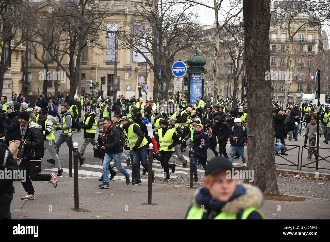 Demonstration of yellow vests in Paris, episode 5, the protesters are ...