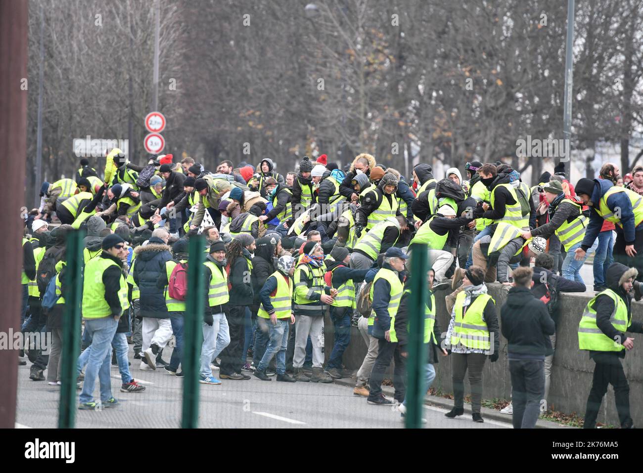 Demonstration of yellow vests in Paris, episode 5, the protesters are ...