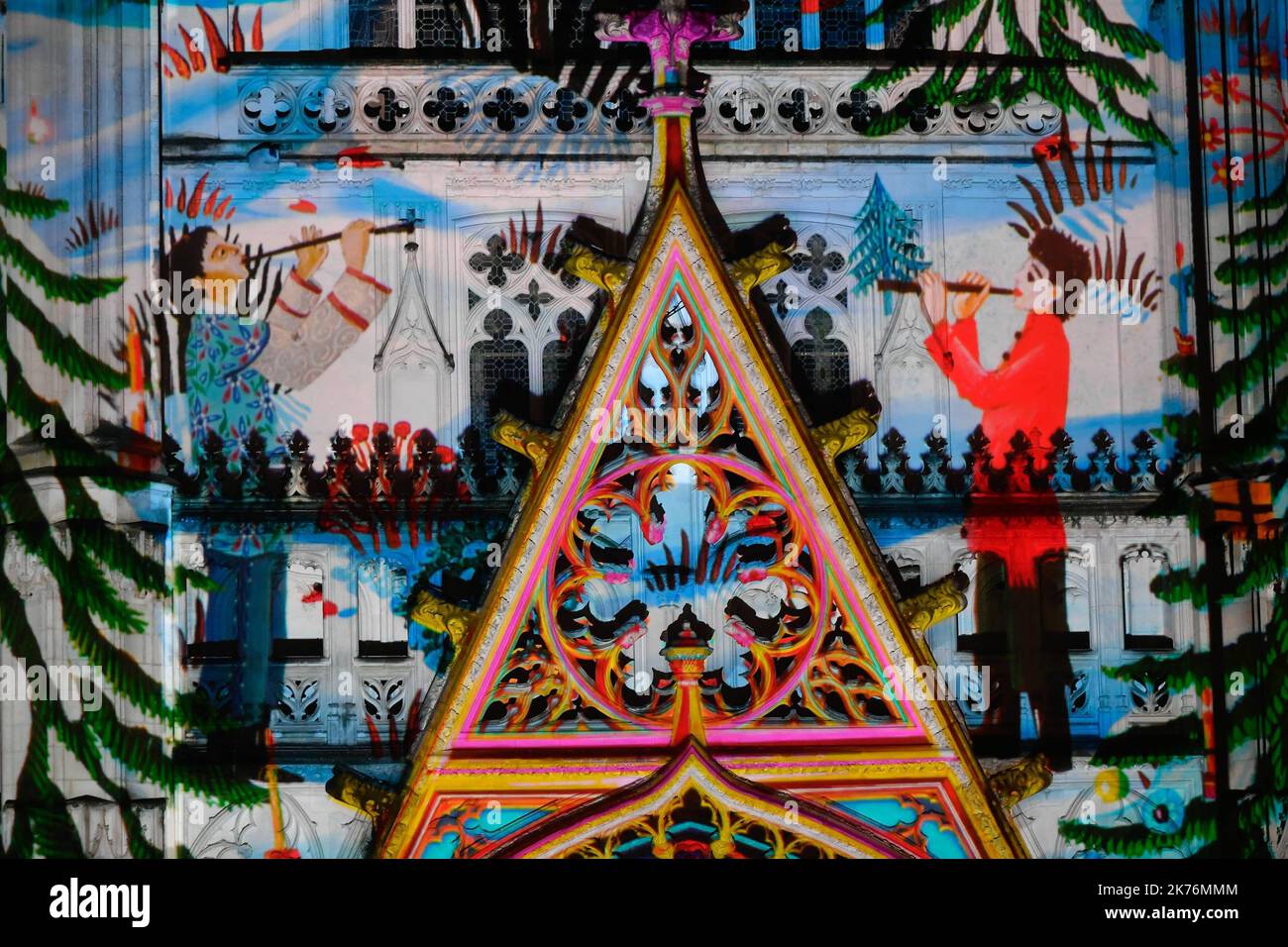 Projection of the sound and light show "Lucia" of the painter Alain ...