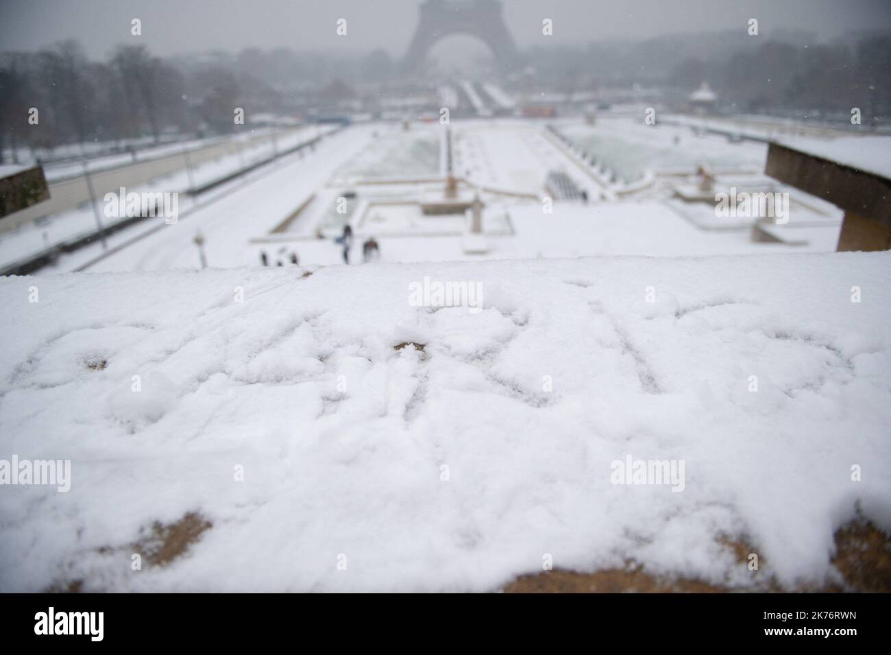 Cold weather and snow across Paris, France Stock Photo - Alamy