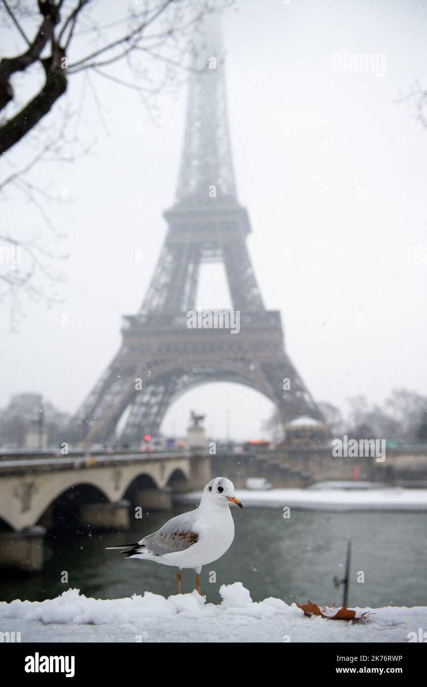 Cold weather and snow across Paris, France Stock Photo - Alamy