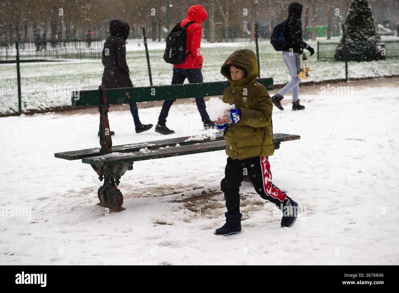 Cold weather and snow across Paris, France Stock Photo - Alamy