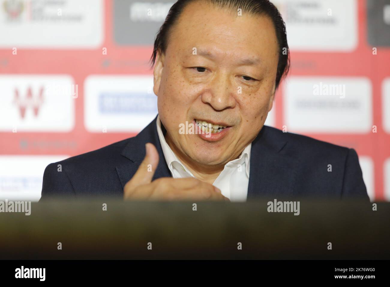 Chien lee during hi-res stock photography and images - Alamy