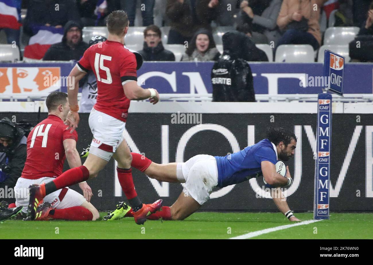 YOANN HUGET ESSAI during the Six Nations Round 1 rugby match between ...