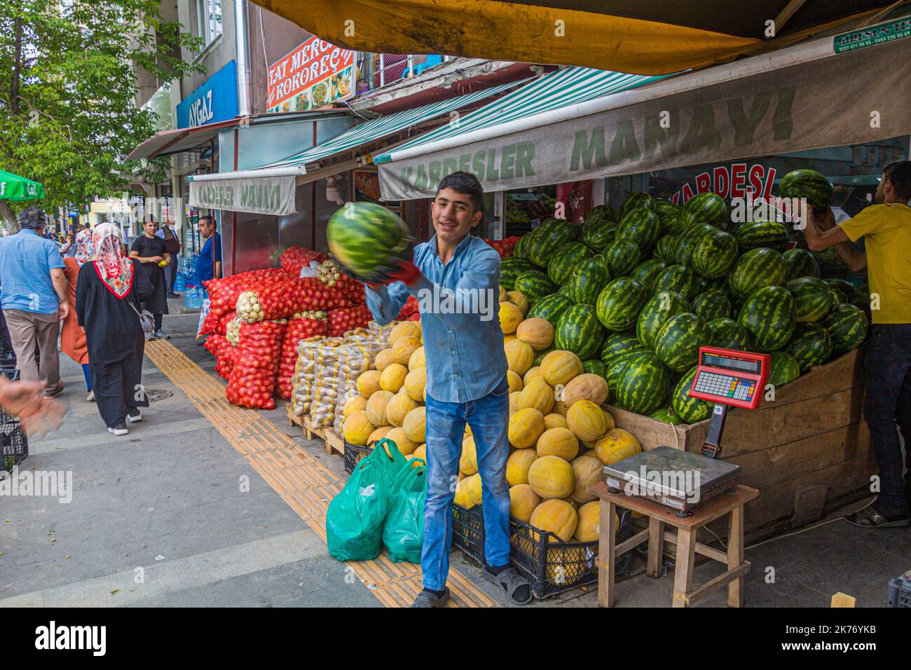 Throwing fruit hi-res stock photography and images - Alamy