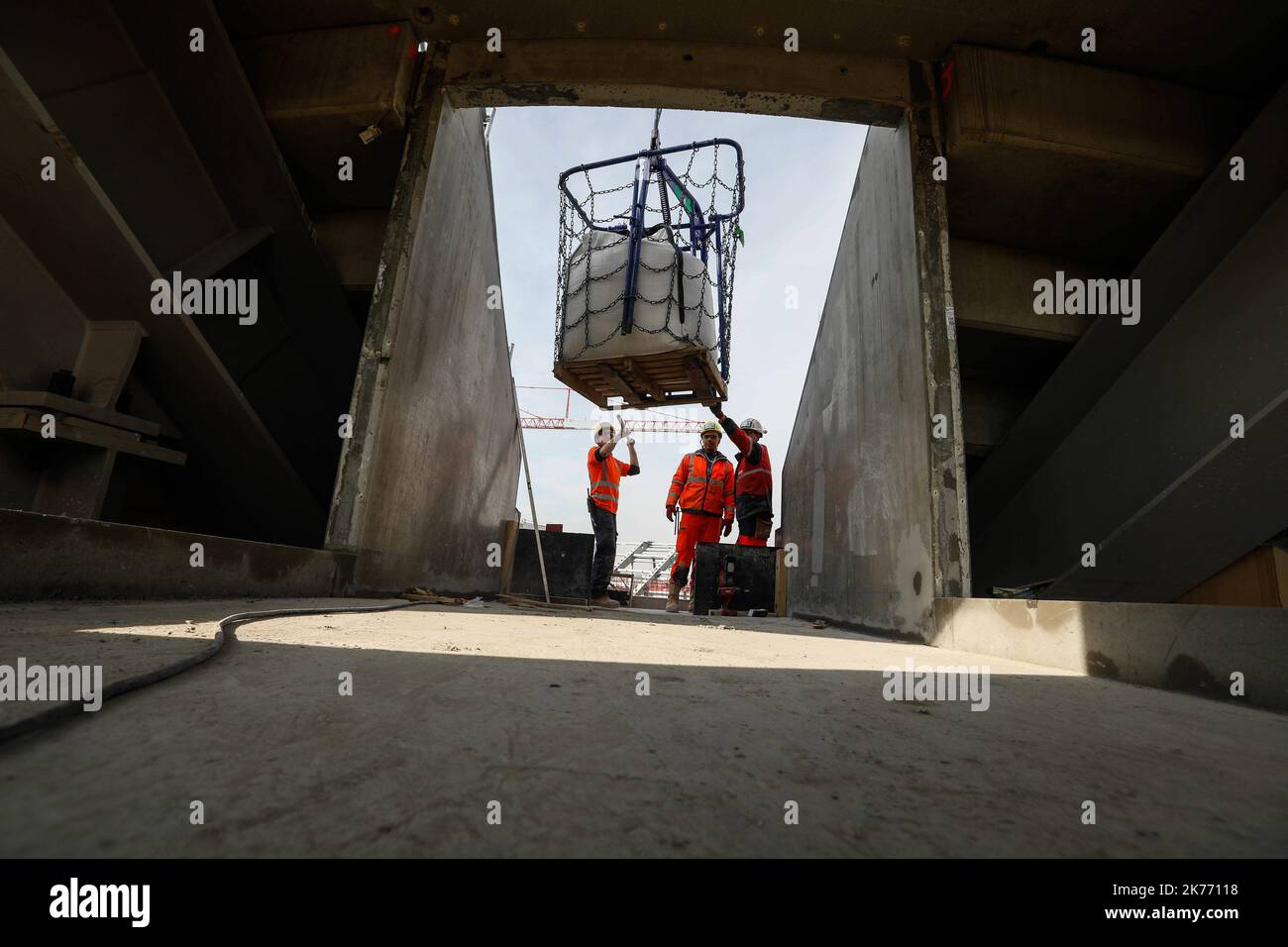Building work on the Philippe-Chatrier Court and Its Retractable Roof ...