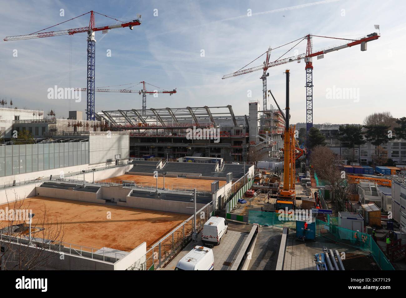 Building work on the Philippe-Chatrier Court and Its Retractable Roof ...
