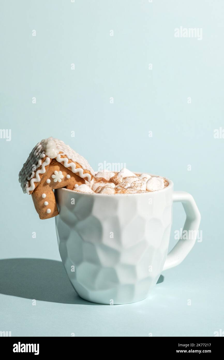 Mini gingerbread house Stock Photo - Alamy