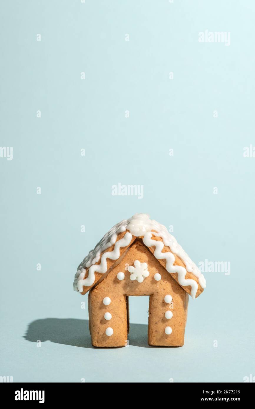 Mini gingerbread house Stock Photo - Alamy