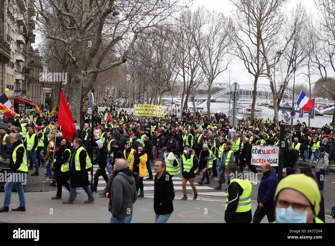 Movement of yellow vests (Gilets Jaunes)) Act XVI in Paris Stock Photo ...