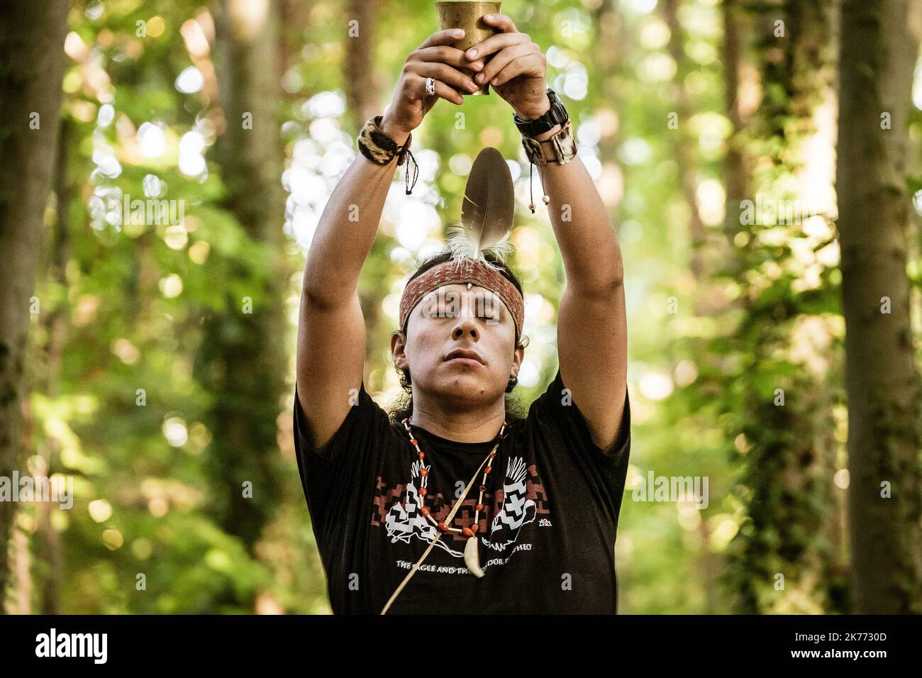 Regularly throughout the year, a few dozen New Age enthusiasts and ...