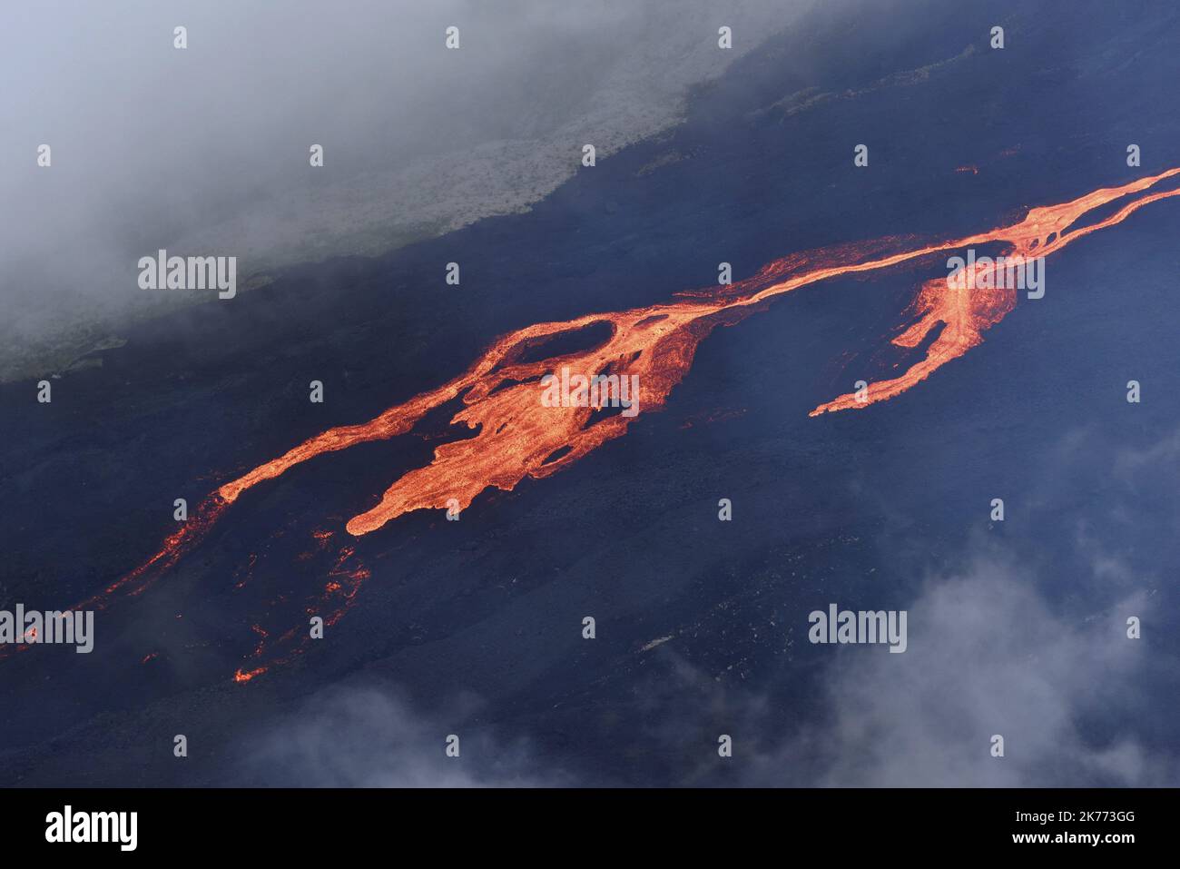 Volcan desastre eruption lave lphli volcano hi-res stock photography ...