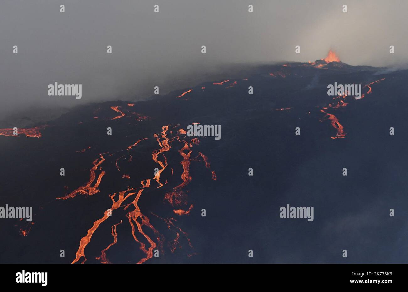 Volcan desastre eruption lave volcano hi-res stock photography and ...