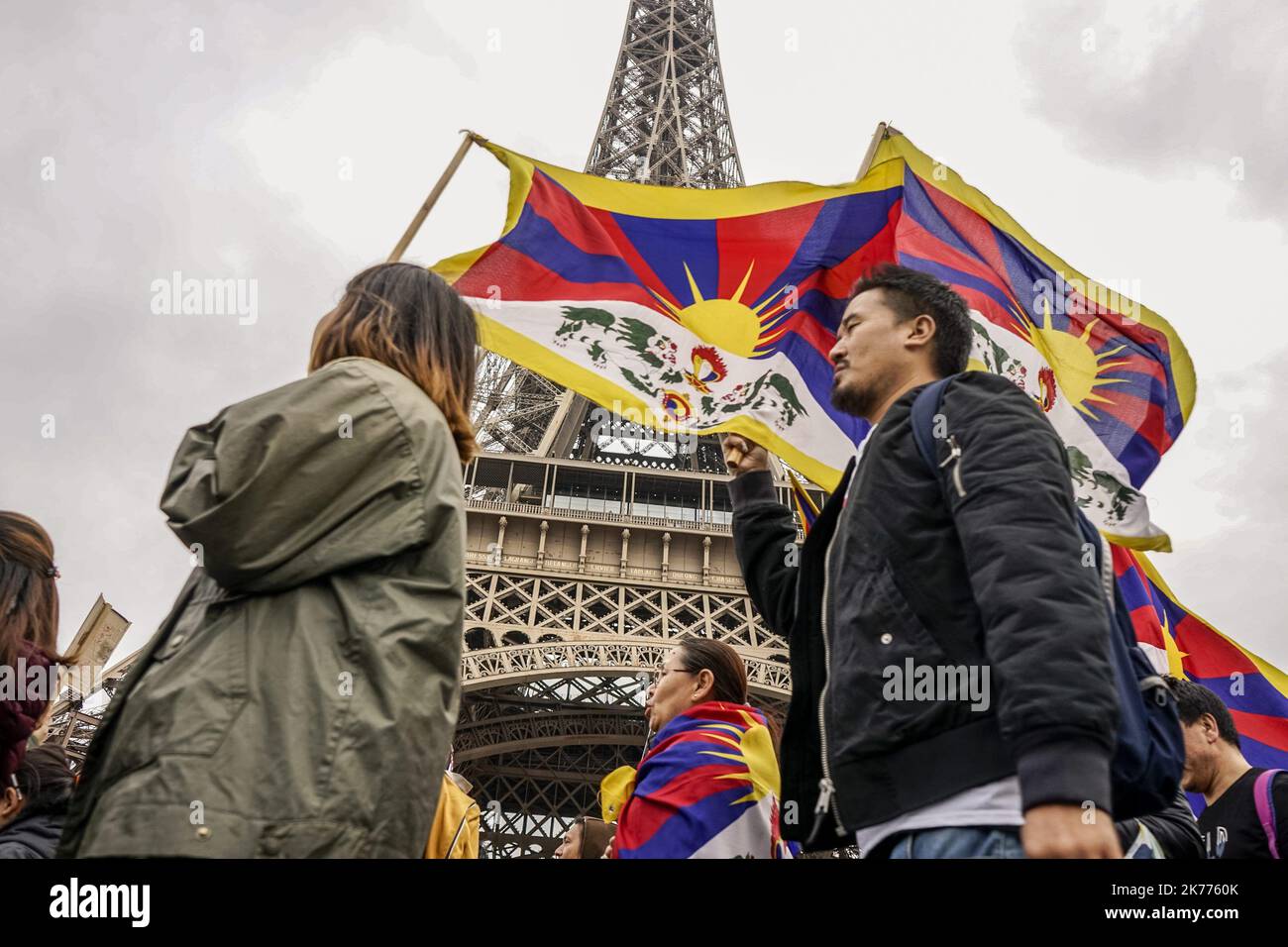 More than a thousand pro-Tibetan protesters marched on the Trocadero ...