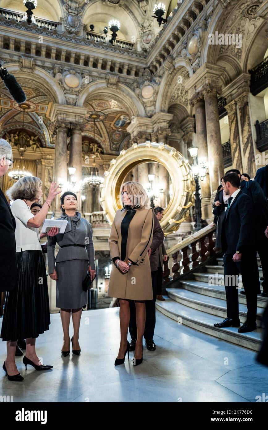 Peng Liyuan, wife of Chinese President, attended performances at the ...