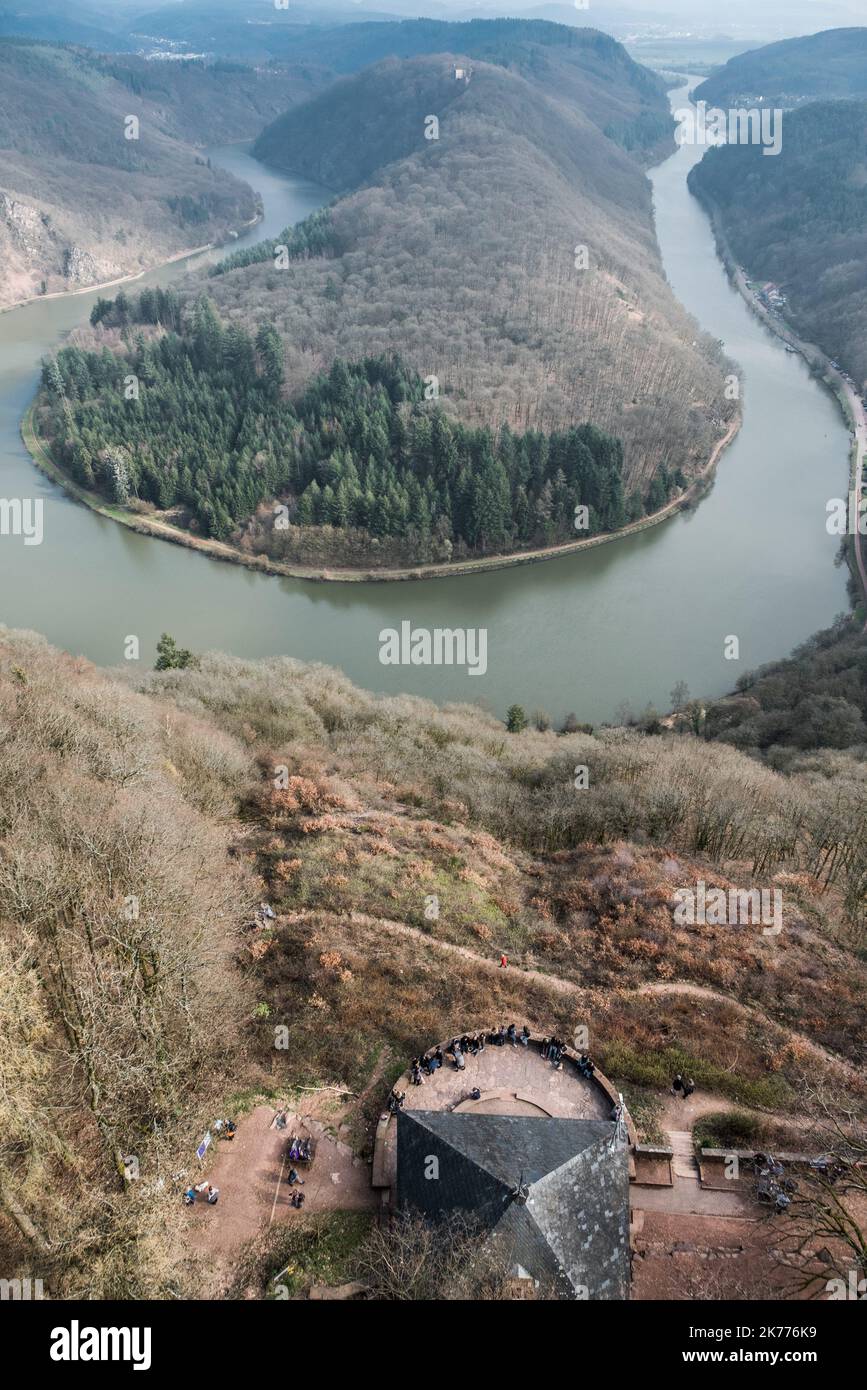 A giant fir construction allows tourists to admire a loop of the Saar ...