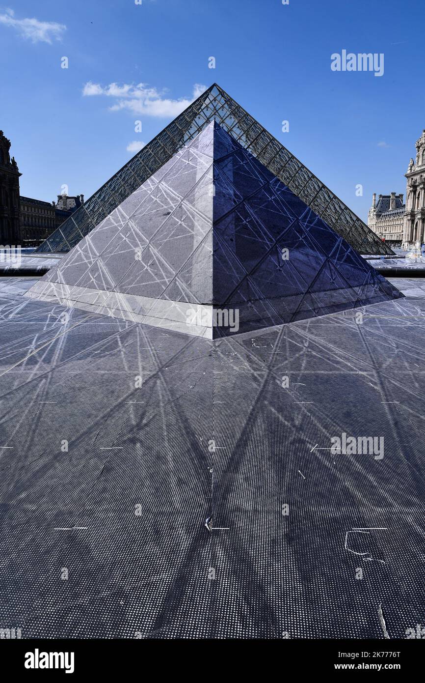 Paris / France On the occasion of the 30th anniversary of the Louvre ...