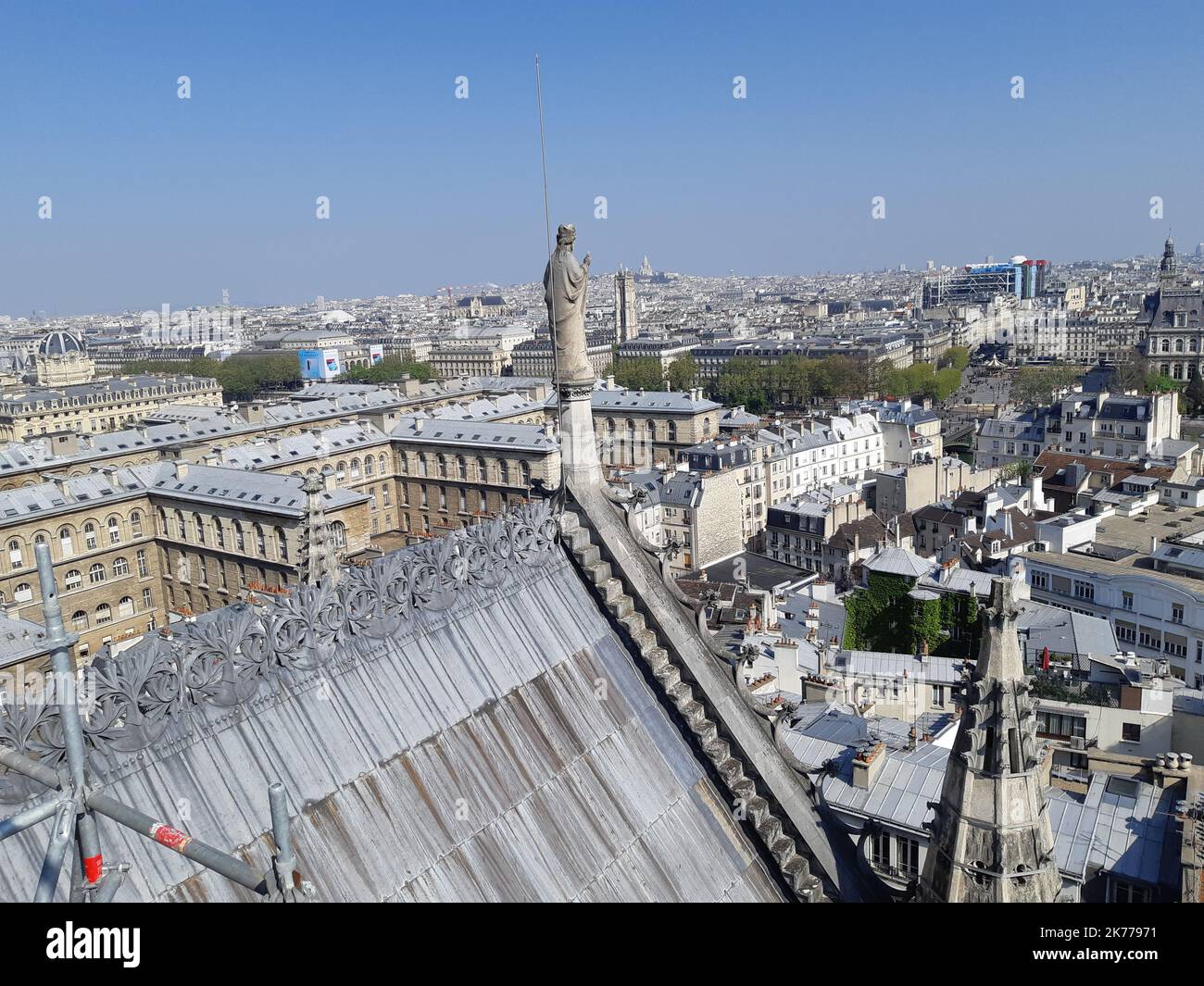 Relocation of statues hi-res stock photography and images - Alamy