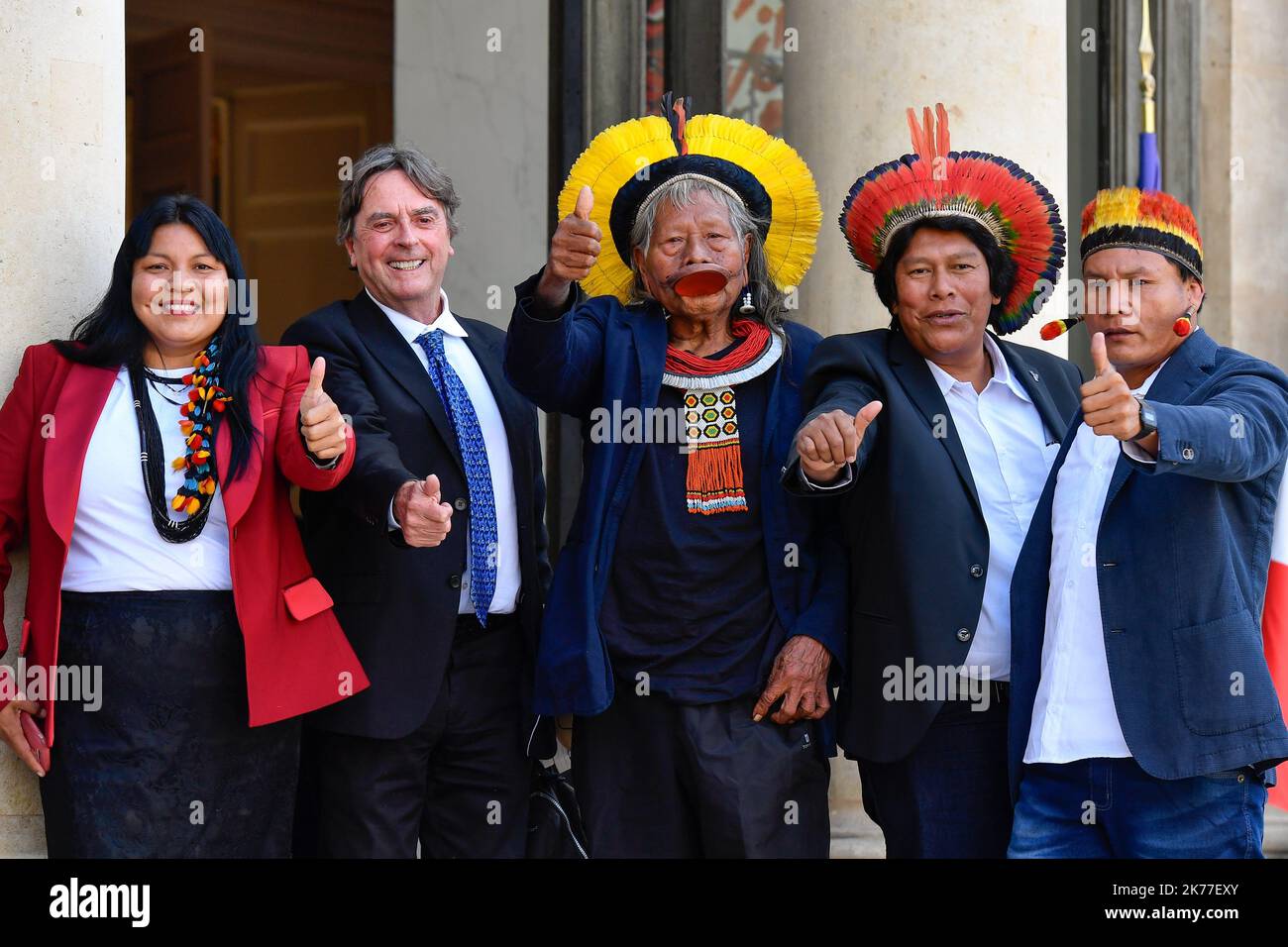 Emmanuel Macron receives the Cacique Raoni Metuktire, Grand Chief of ...