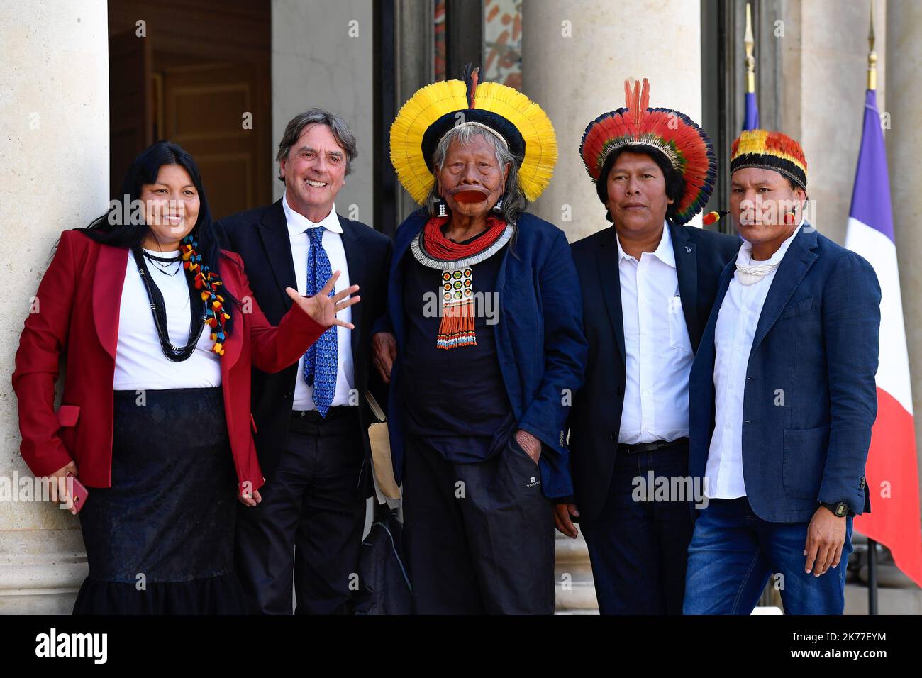 Emmanuel Macron receives the Cacique Raoni Metuktire, Grand Chief of ...