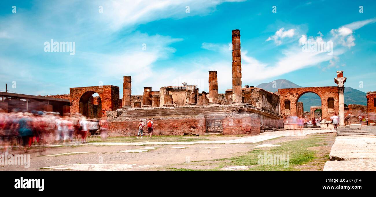 ancient ruins of the forum in pompeii Stock Photo - Alamy