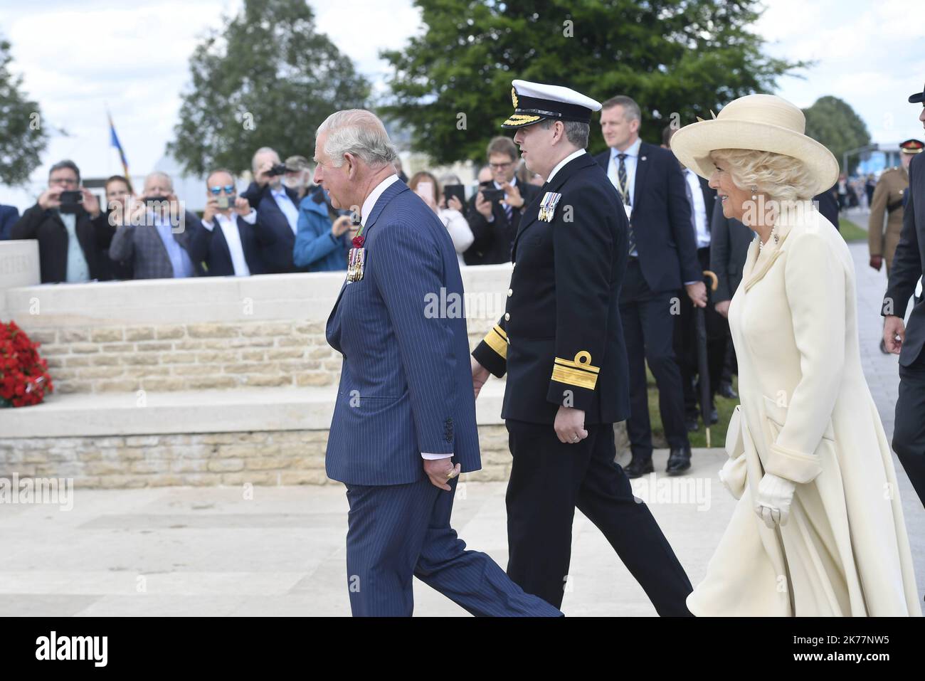 prince Charles et la Première ministre britannique Theresa May. - 75TH ...