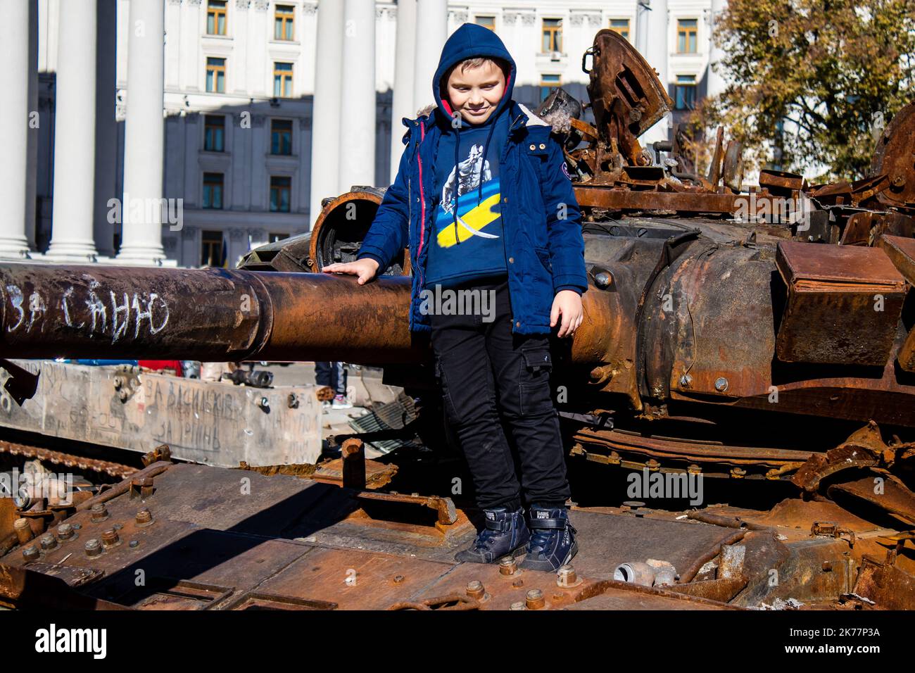 Ukrainian children have fun on the destroyed Russian military equipment ...