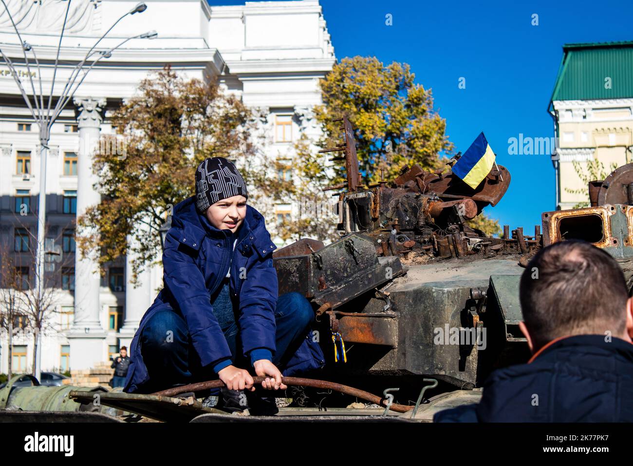 Ukrainian children have fun on the destroyed Russian military equipment ...