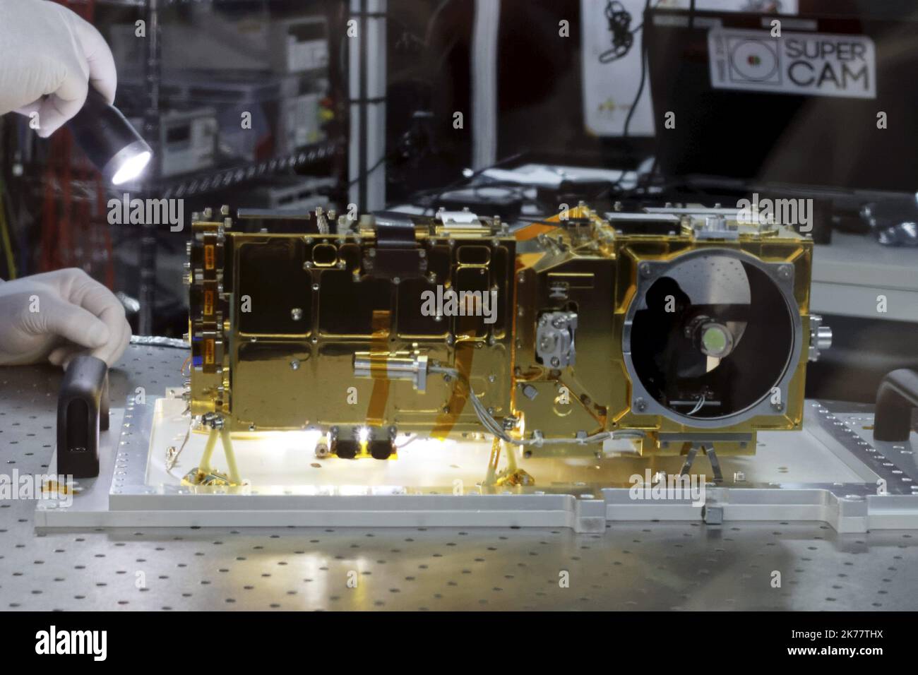 The SuperCam on the Mars 2020 rover examines rocks and soils with a ...