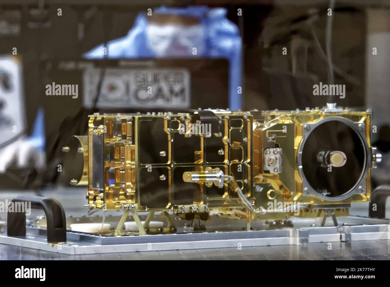 The SuperCam on the Mars 2020 rover examines rocks and soils with a ...