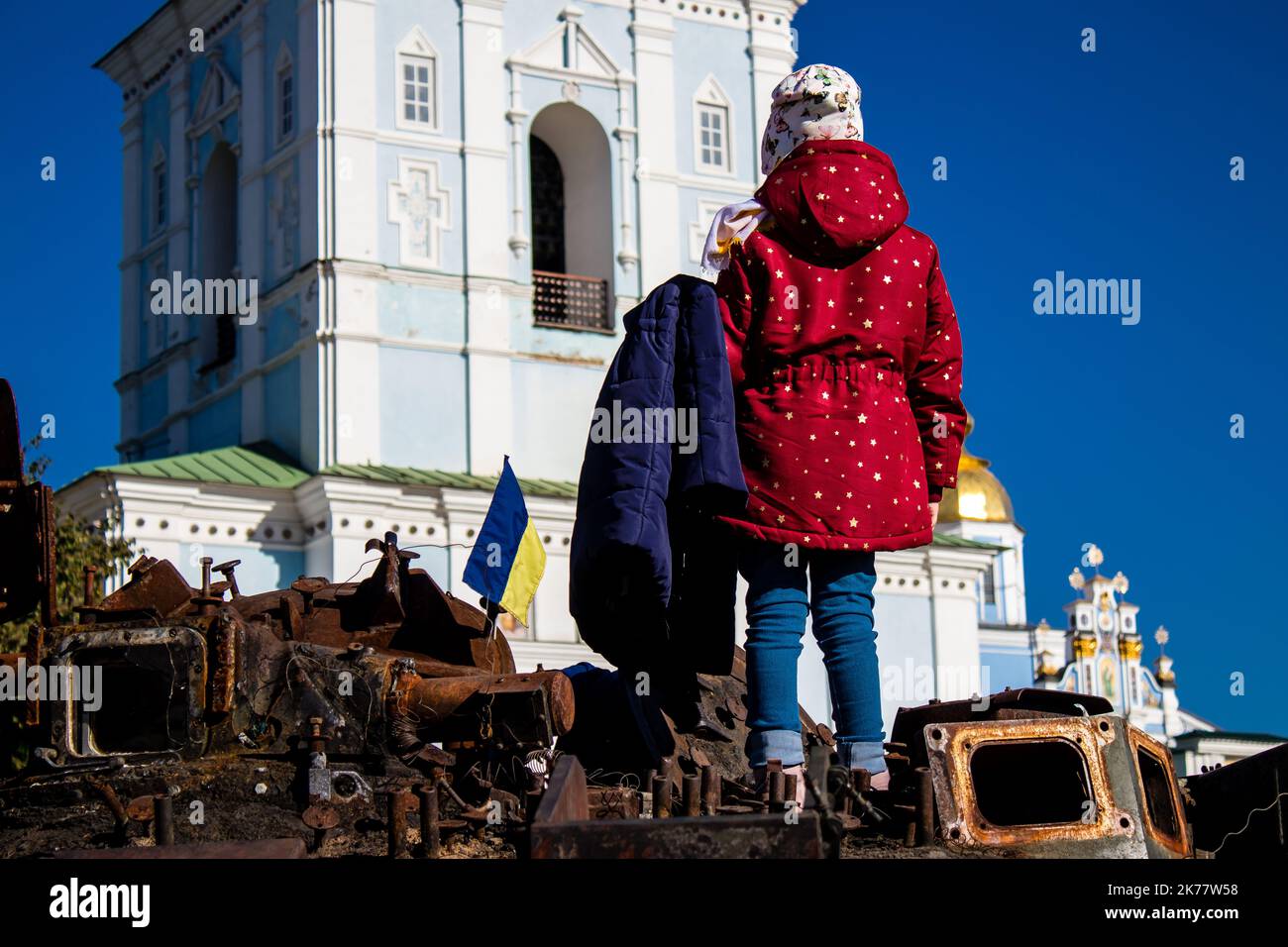 Ukrainian children have fun on the destroyed Russian military equipment ...