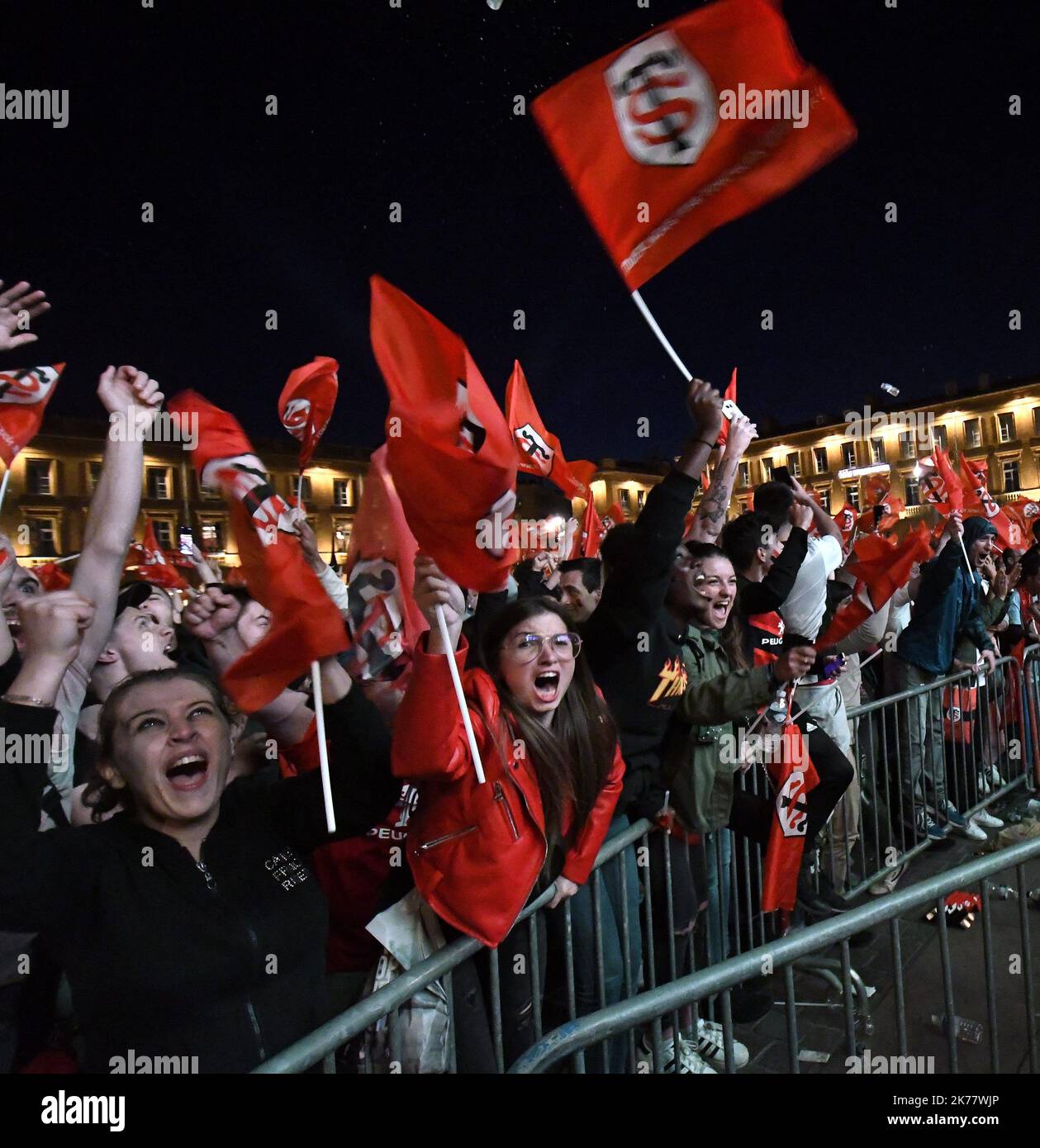 Toulouse rugby fans hi-res stock photography and images - Alamy